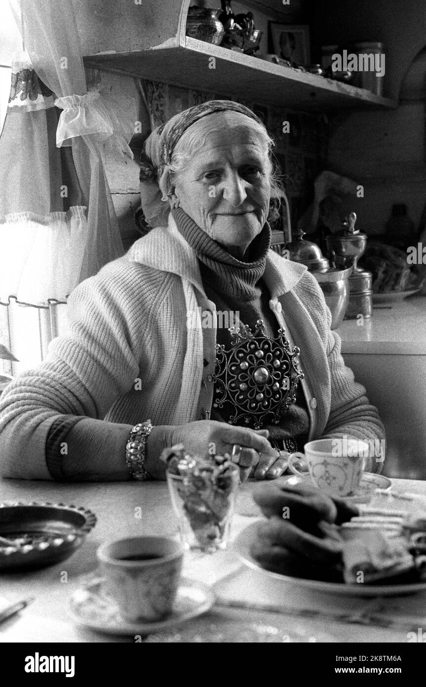Nordre Land in the fall of 1973. Tater queen Marie Lovinie Oliversen in ...