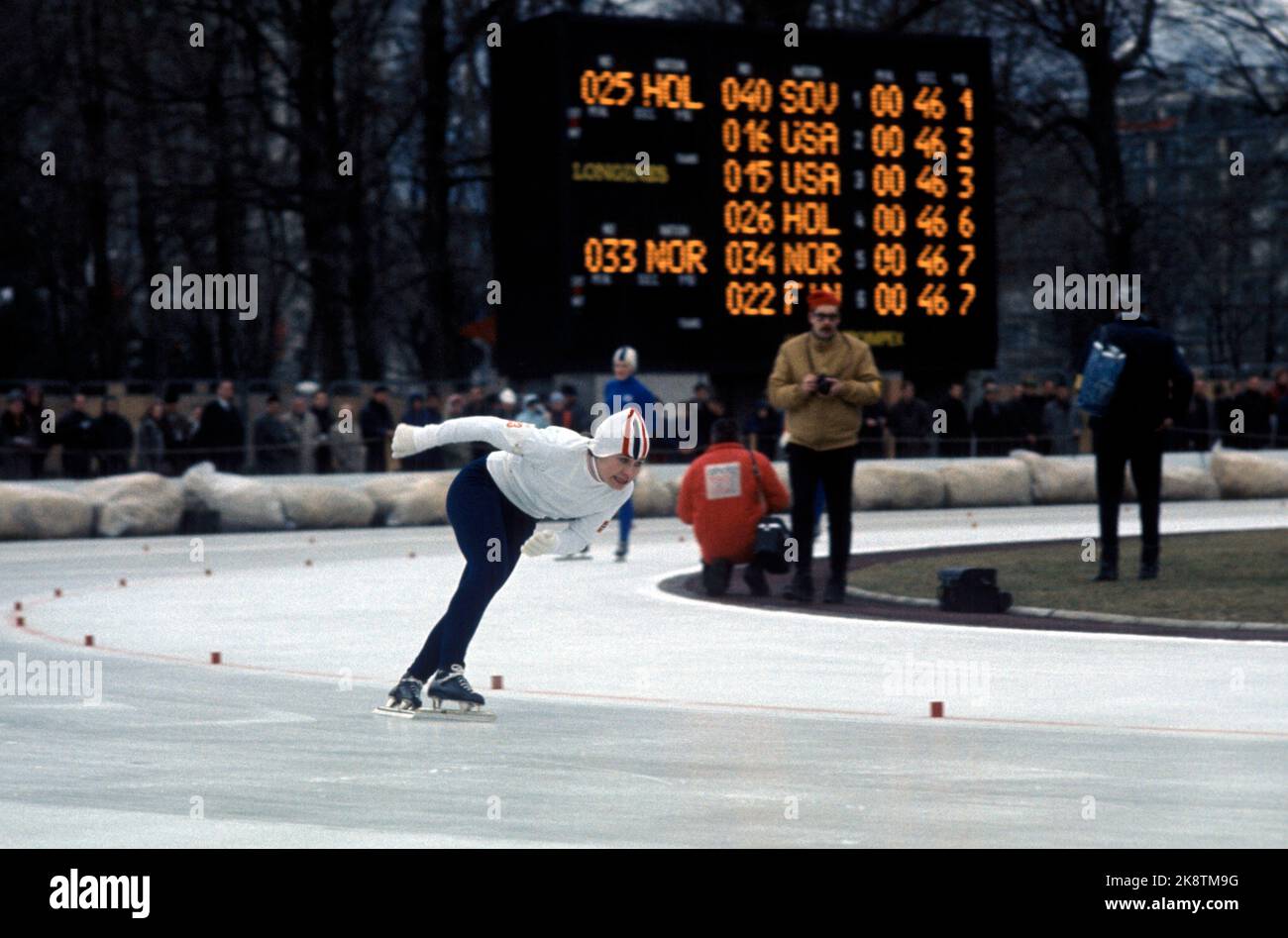 Ntb ntb skate olympics action alone women hi-res stock photography and ...