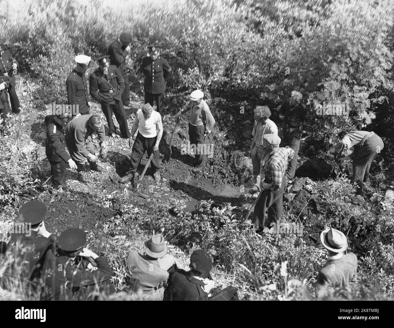1945 the funeral of rolf wickstrom and viggo hansteen hi-res stock ...
