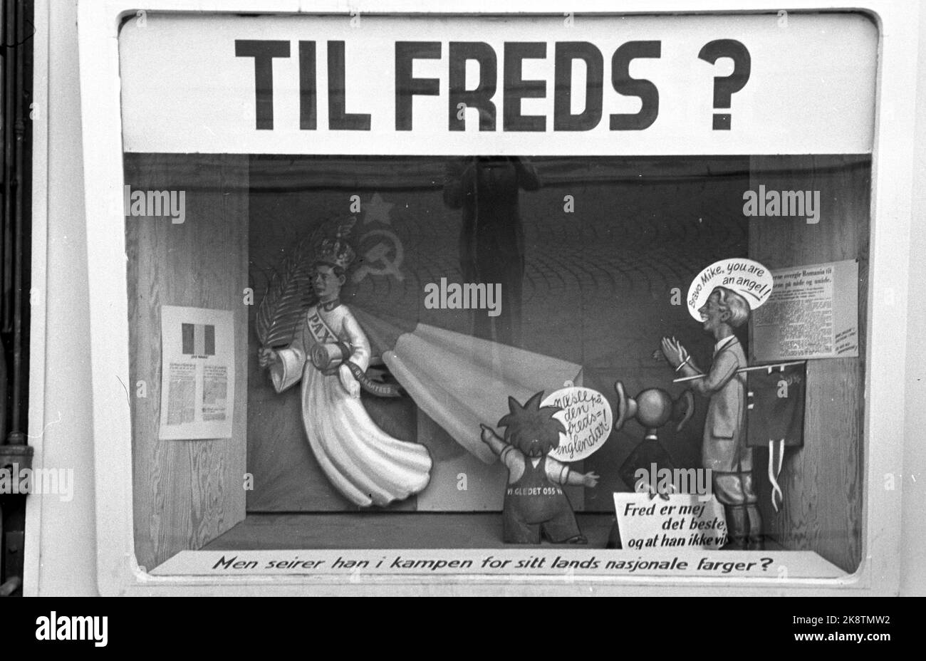 WW2 Oslo 19440828 Window exhibition at the Grand Hotel. "Satisfied ...
