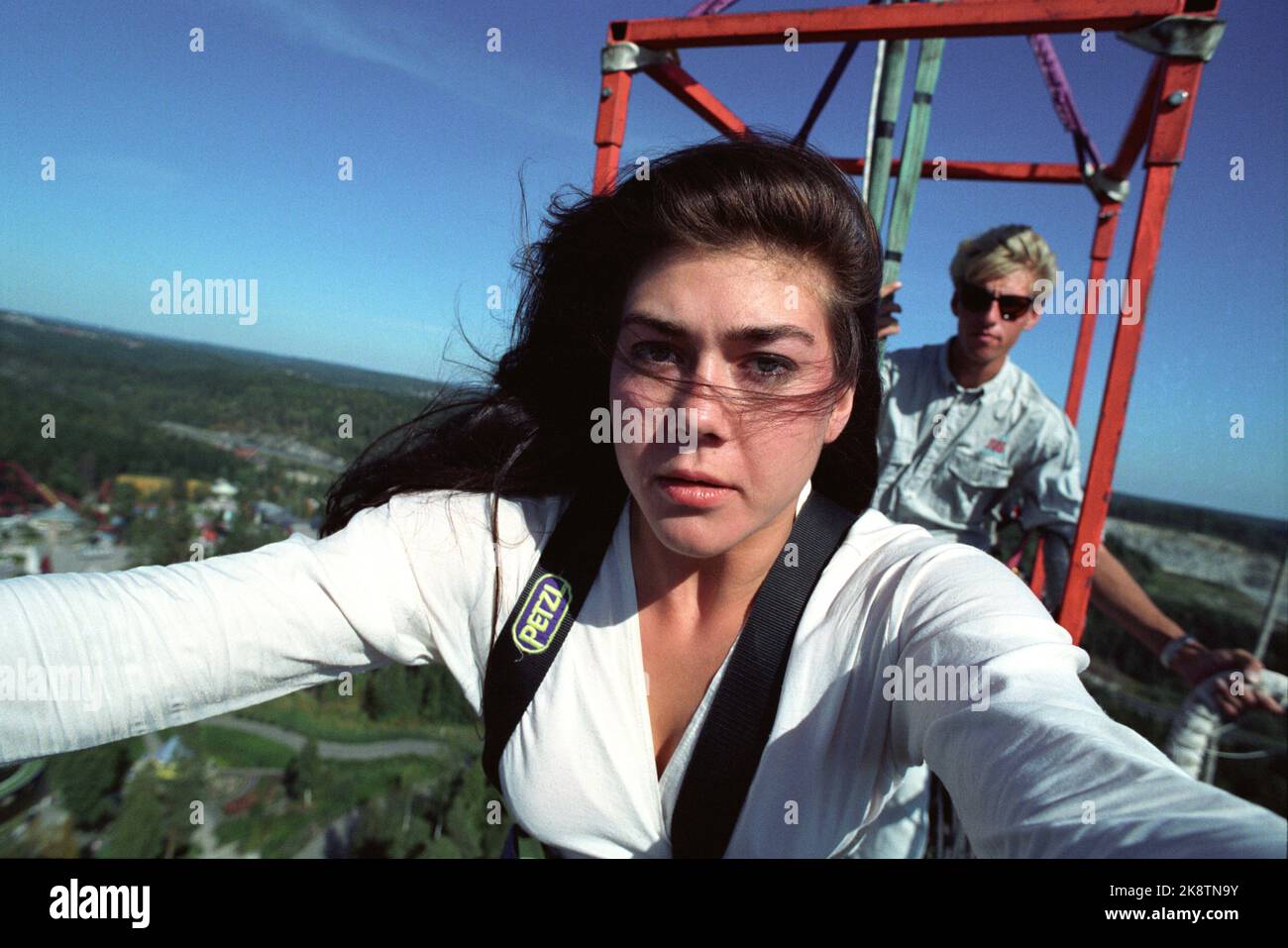Lise aserud ntb extreme alone women knit jump hi-res stock photography and images - Alamy