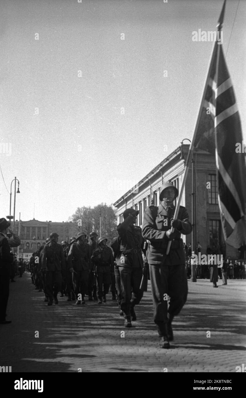 Kihle ntb ntb happiness military parades soldiers flag hi-res stock ...