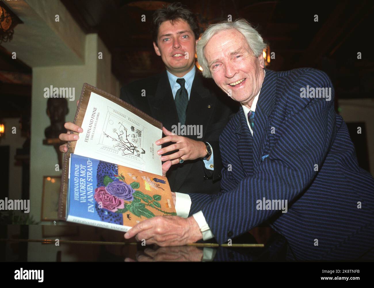 Gratulatoria hi-res stock photography and images - Alamy