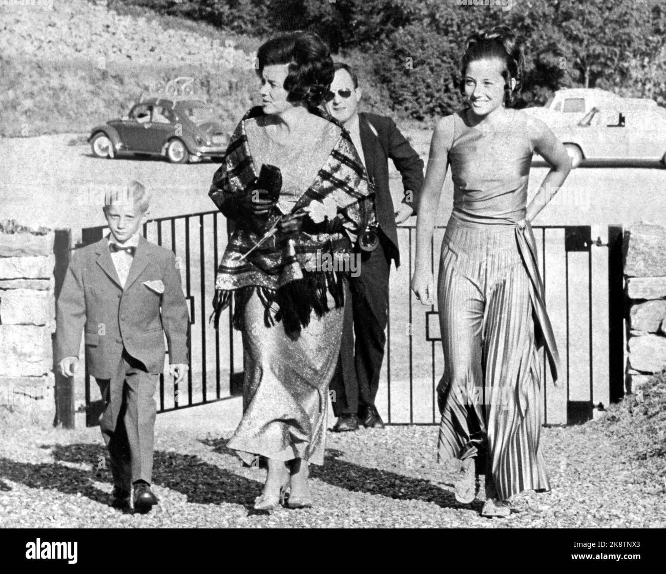 Skreia, August 1969. Romeo and Julie on Toten. Artist Inger Lise ...