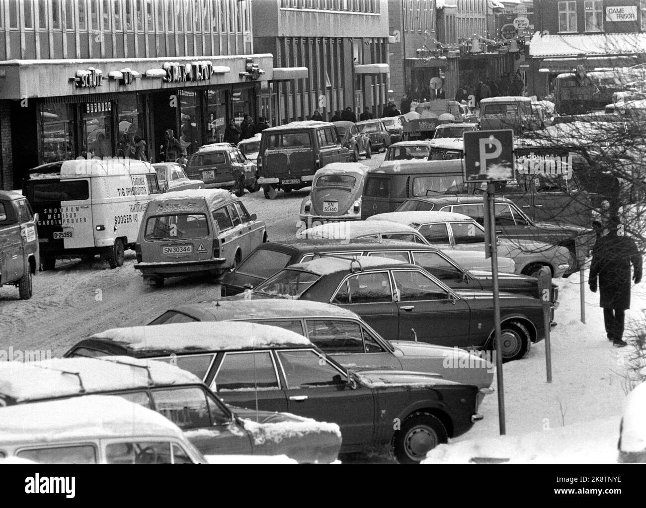 Bergen 197311. Strandgaten in Bergen is almost impassable due to double ...