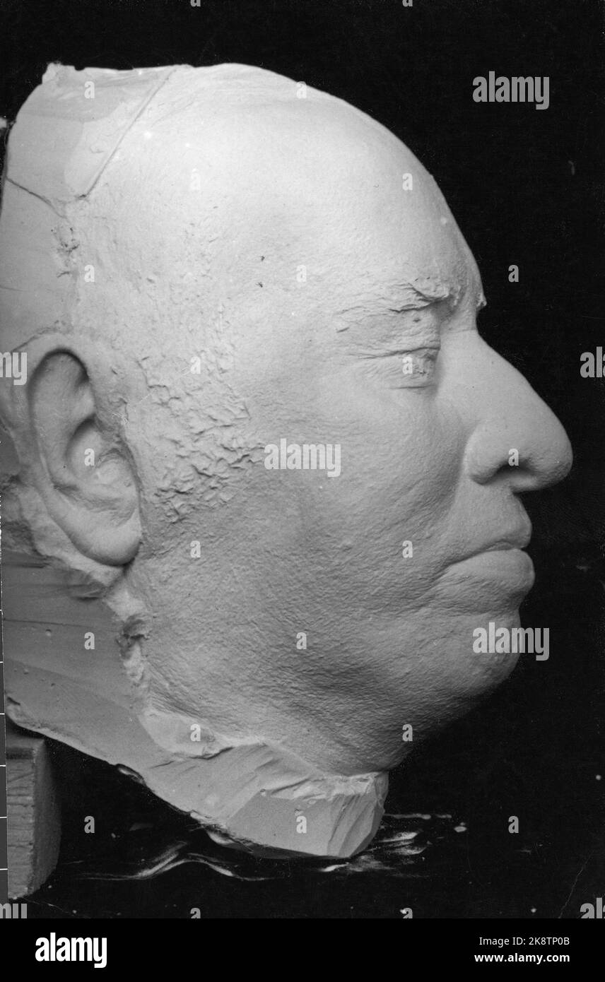 Oslo 1943 Gustav Vigeland (1869 1943) death mask. Photo NTB archive ...