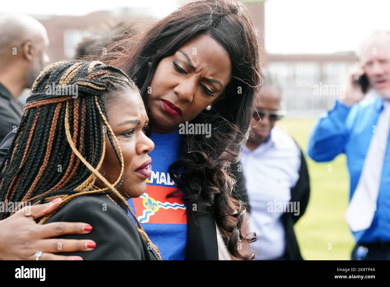 Shooter press hi-res stock photography and images - Alamy