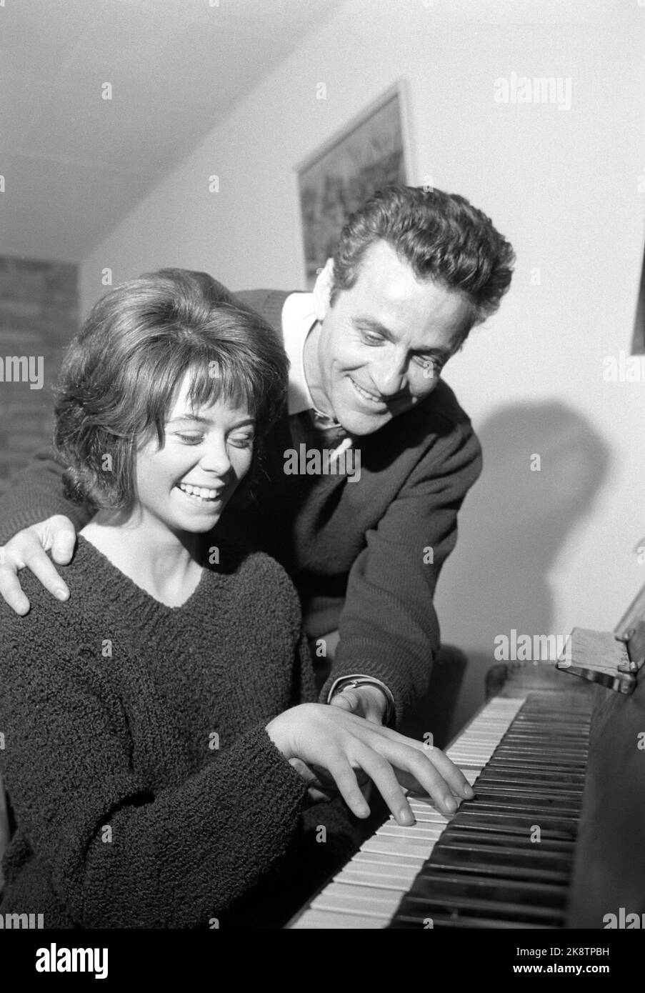 16 year old girl Black and White Stock Photos & Images - Alamy