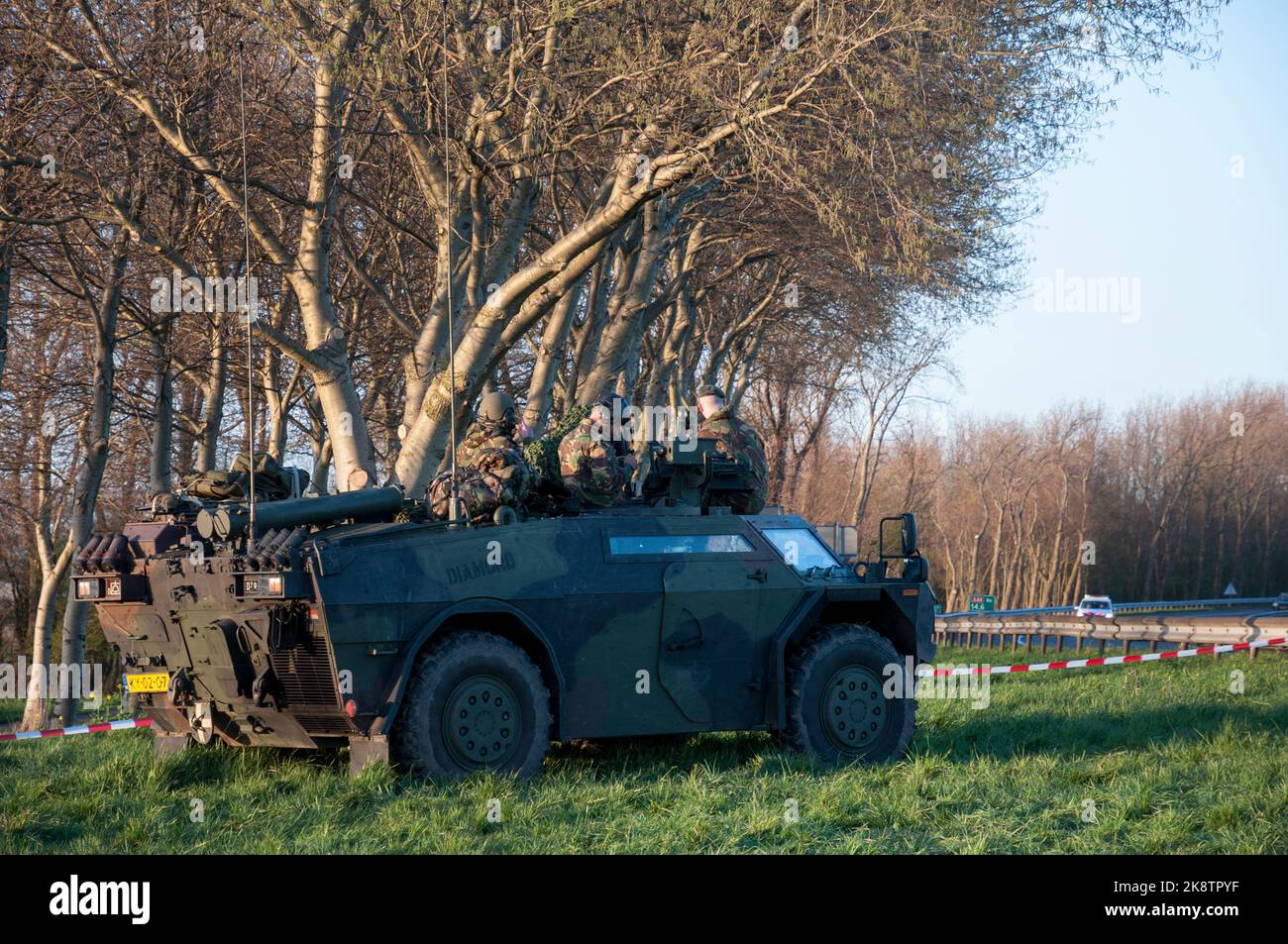 Patriot phased array tracking intercept of target hi-res stock ...