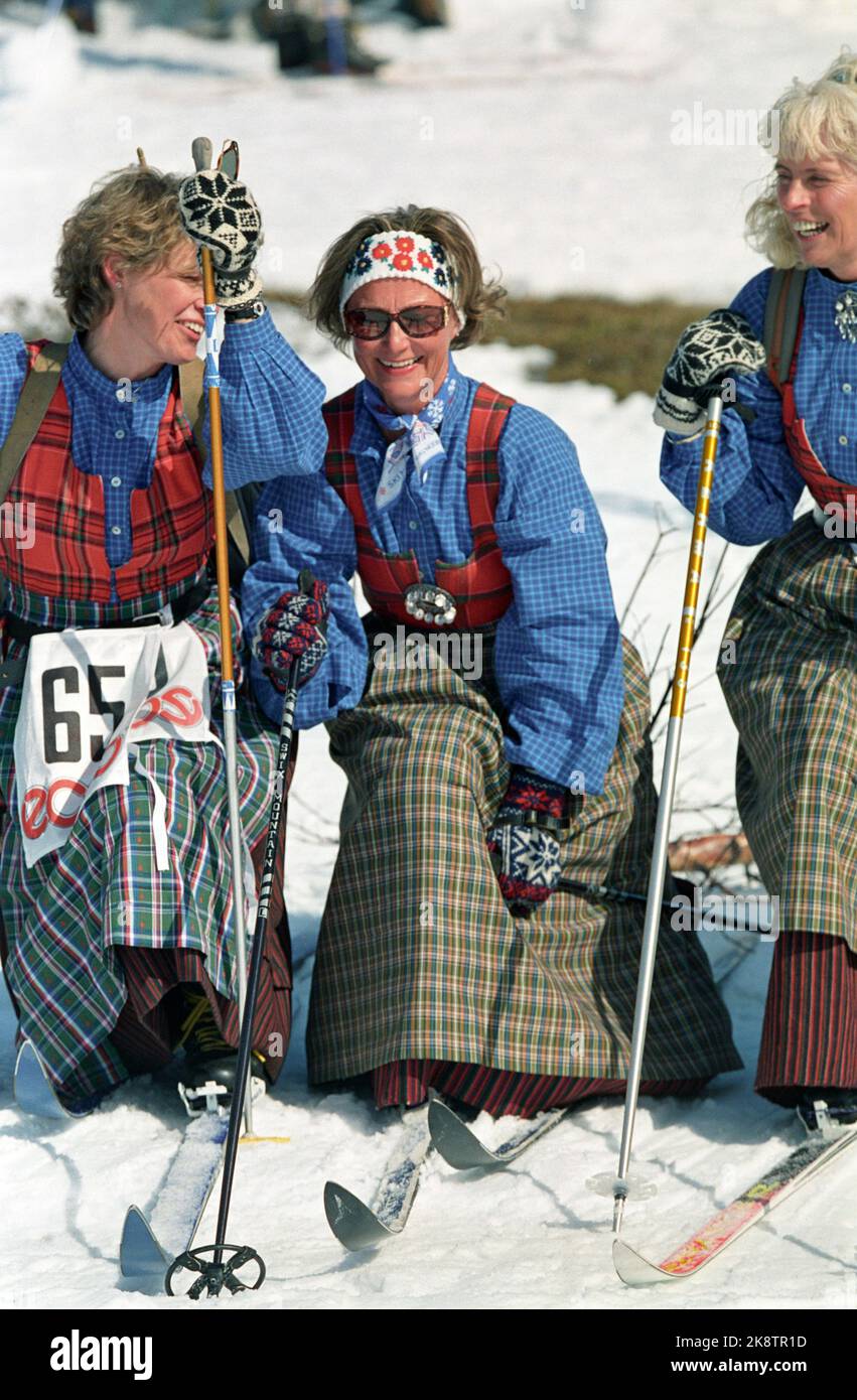 Sikkilsdalsseter 19930411: The Norwegian royal family participates in ...