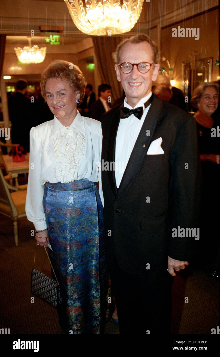 Oslo 19921210: Politician Jan P. Syse and Mrs. Else Syse arrive at the ...