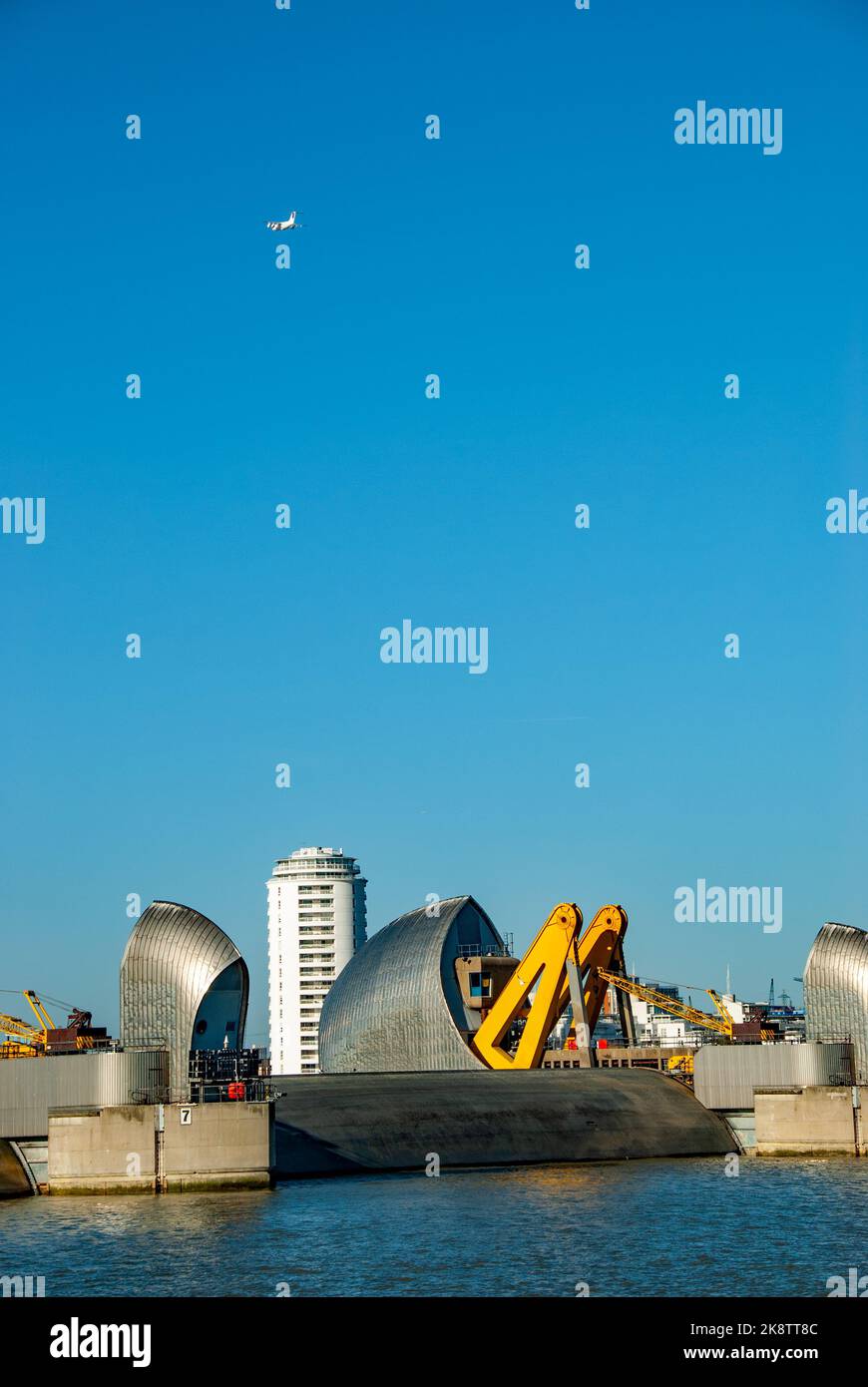 Thames barrier closed hi-res stock photography and images - Alamy