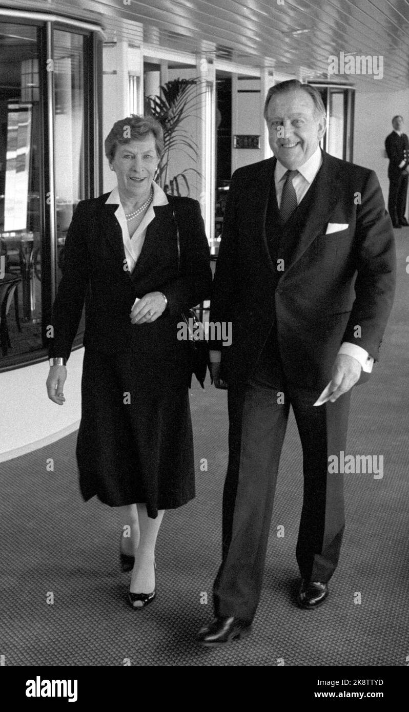 Oslo 1987-03-23: SKIPSDÅP MS "KRONPRINS HARALD". Med ønske om hell og ...