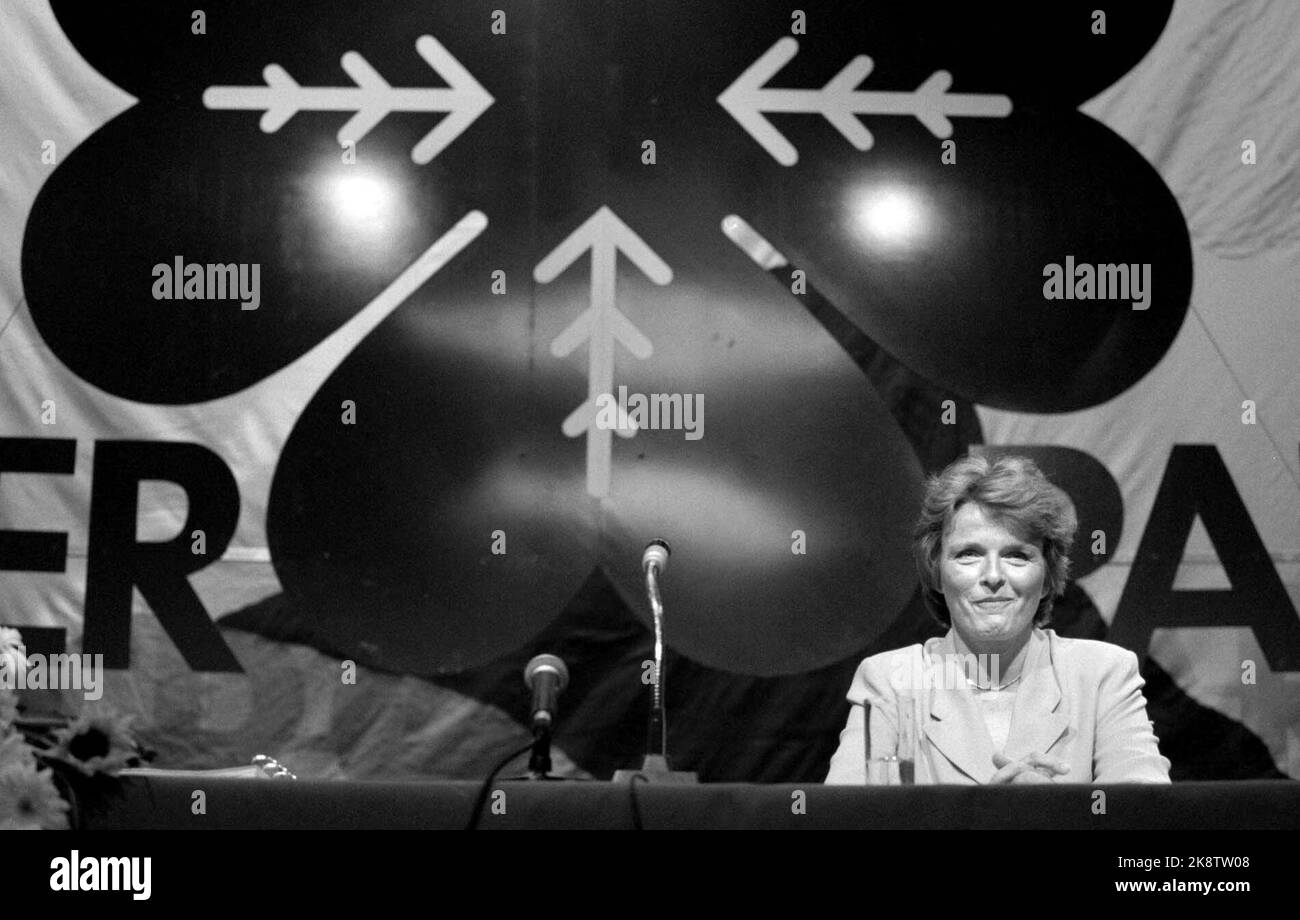 Oslo 19970314 Party leader Anne Enger Lahnstein on the pulpit during ...