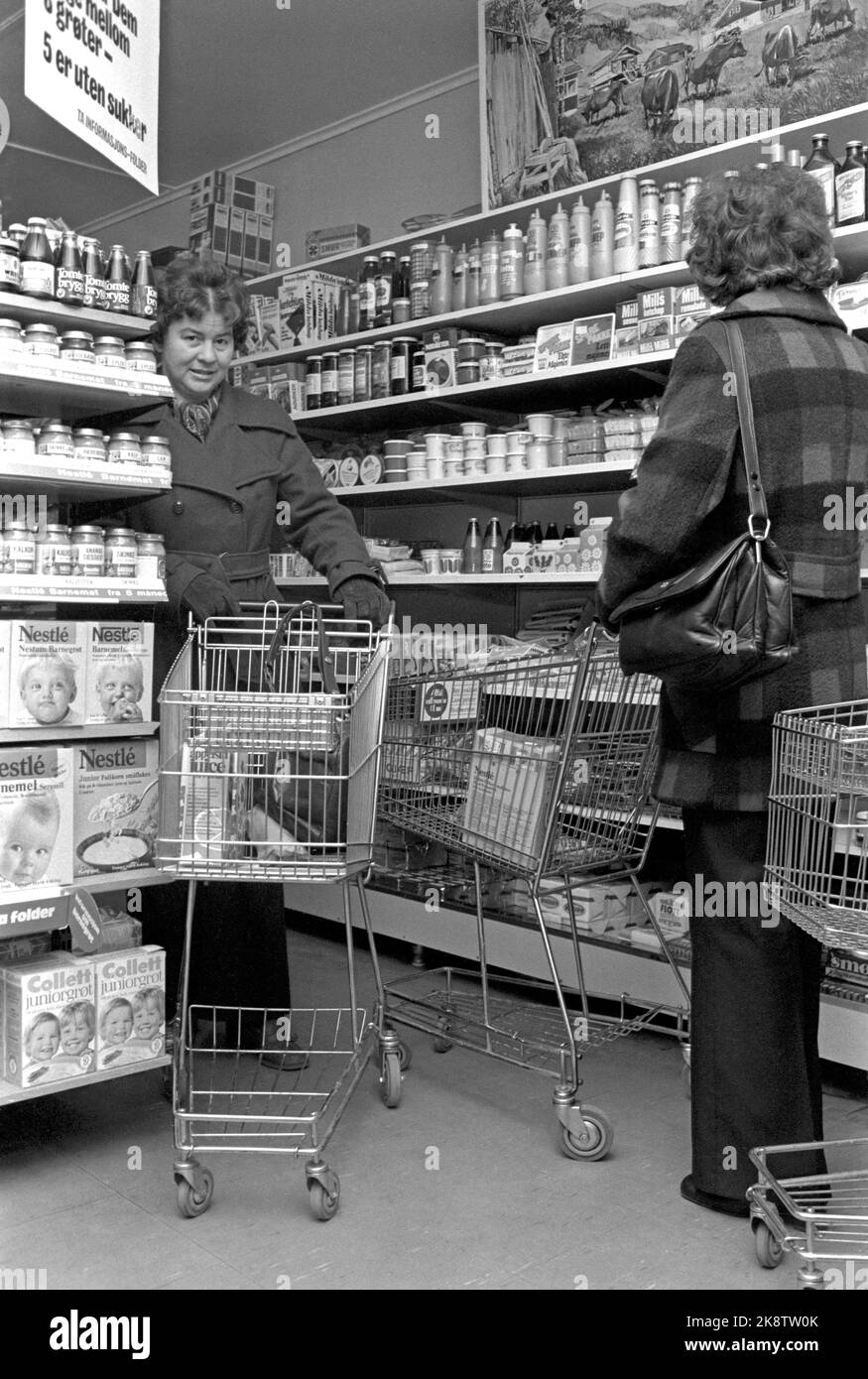 Ntb grocery food interior hi-res stock photography and images - Alamy