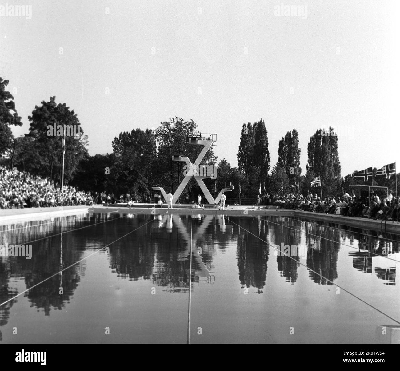 Jan nordby dive swimming pool swimming hi-res stock photography and ...