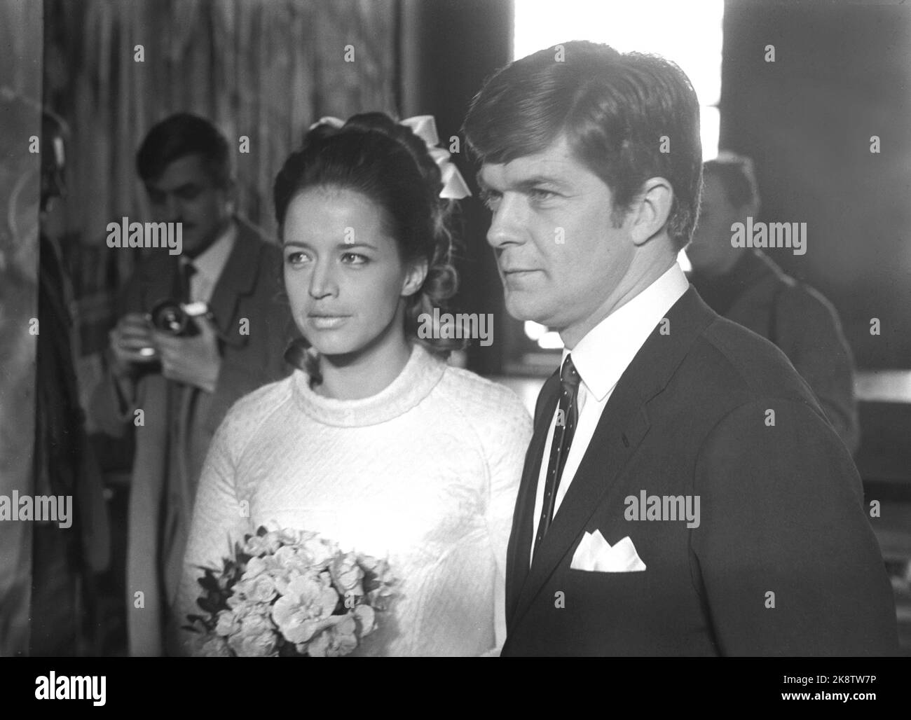 Oslo 19690315: Artist Lill-Babs marries the national team's keeper ...
