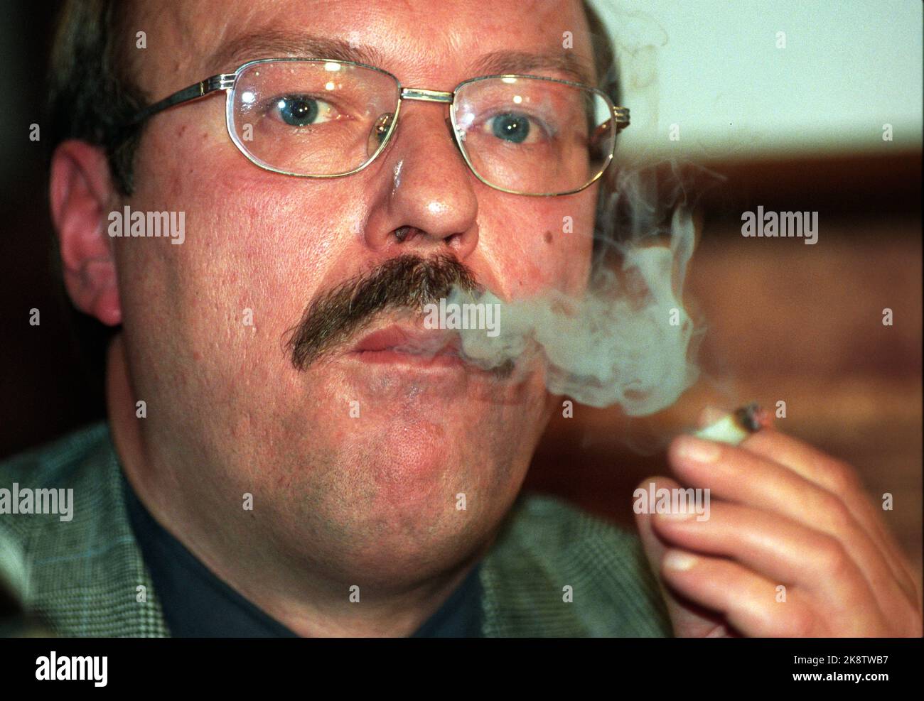 Gunnar lier scanfoto ntb cigarettes smoking alone portrait hi-res stock ...