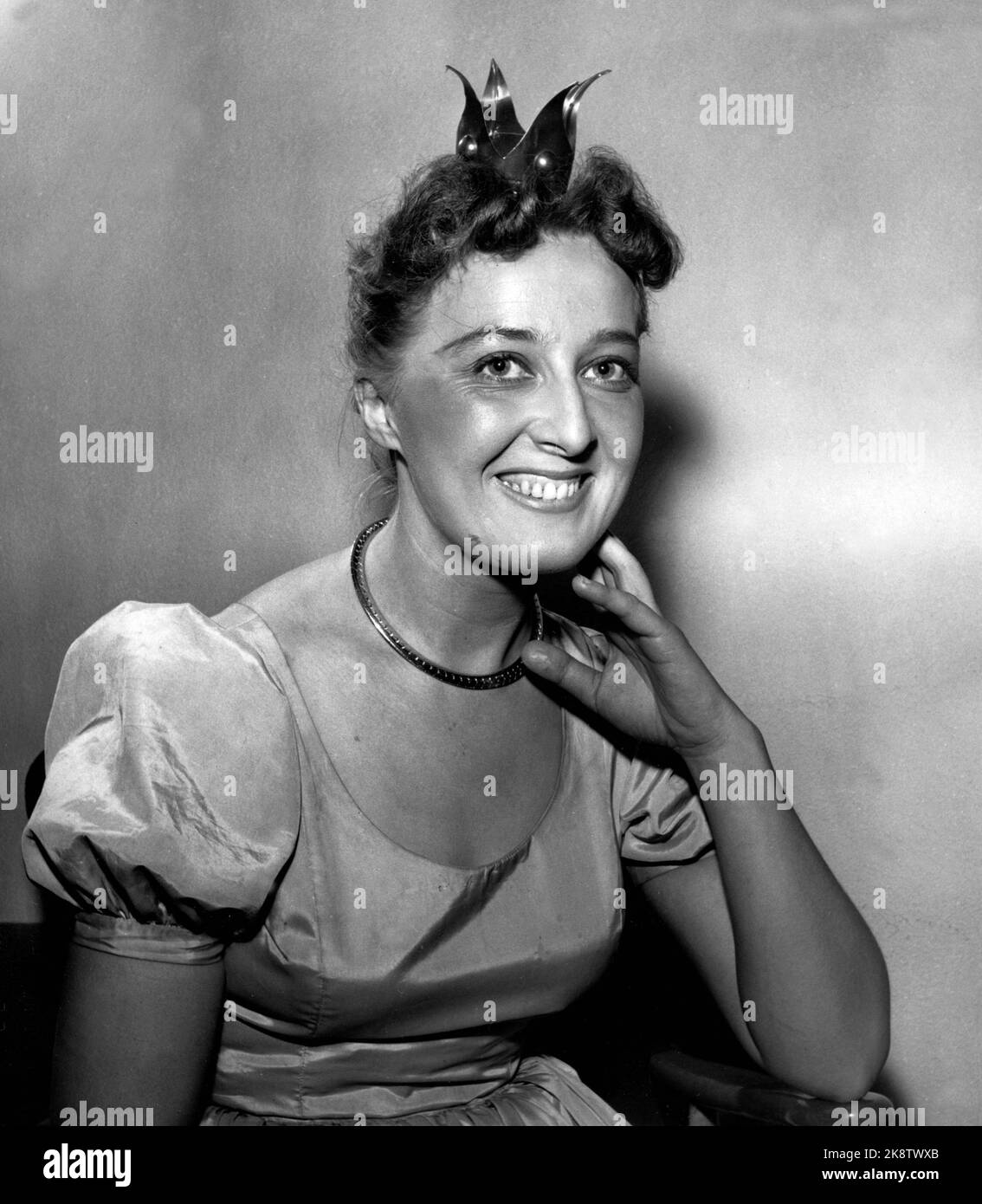 Oslo 195703. The first litter with pupils from the theater school has ...