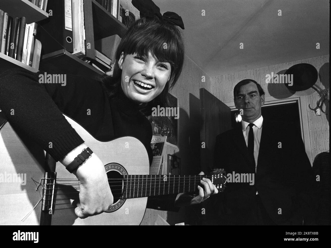 The current November 1965 Visiting the young artist 16 -year -old Åse ...