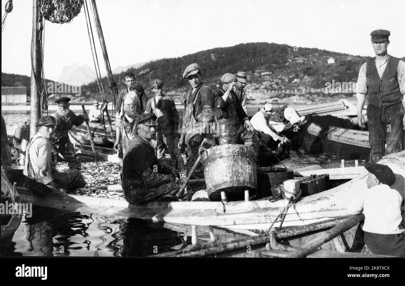 Nordland. Herring fishing in "old days", Nordland. Hand force applies ...
