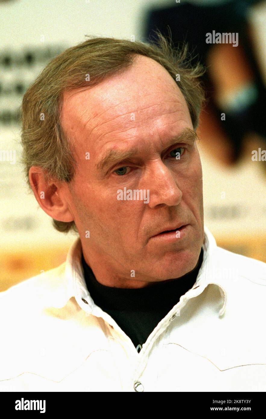 Oslo 19940113: Auxiliary coach Arne Bergersen during the press ...