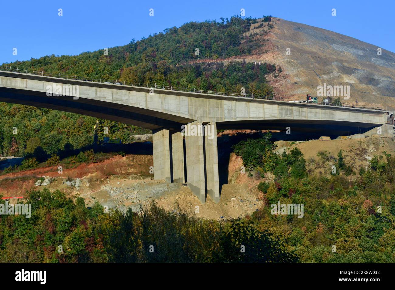 Concrete bridges under construction for the new highway Stock Photo - Alamy