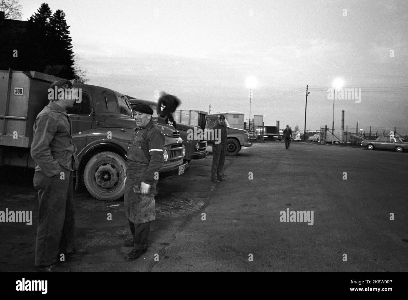 Oslo in the fall of 1965. Oslo Cleaning work has 104 garbage trucks ...