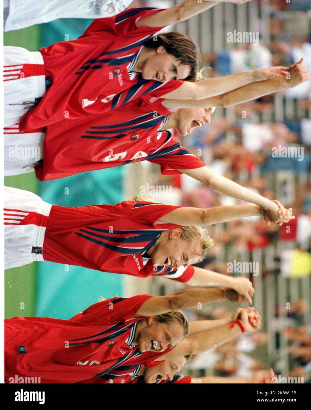 Atlanta. Bronze Final Norway - Brazil (2-0). - The Norwegian football girls cheer for bronze in ...