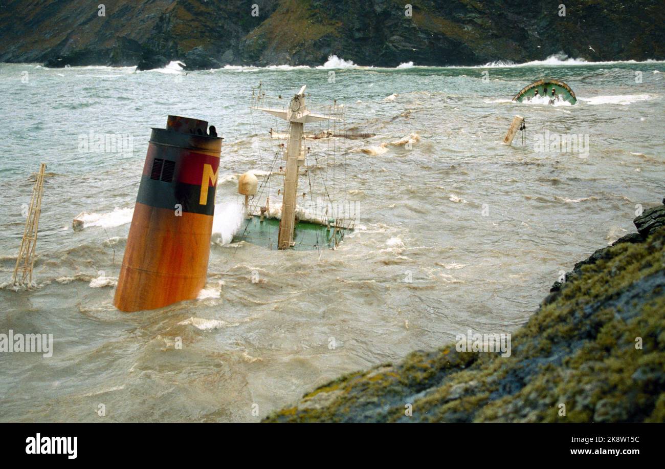 Sumburgh, Shetland. The oil tanker Braer leaves outside Shetland ...