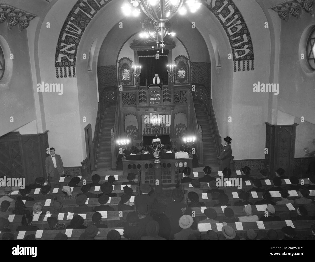 Oslo. A Dutch aircraft with, among other things, 29 Jewish Refugees ...