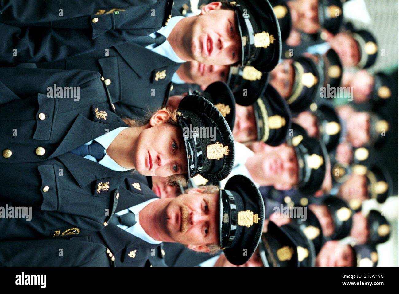 Oslo. 5,000 police officers demonstrate in Oslo. Case: For higher wages ...