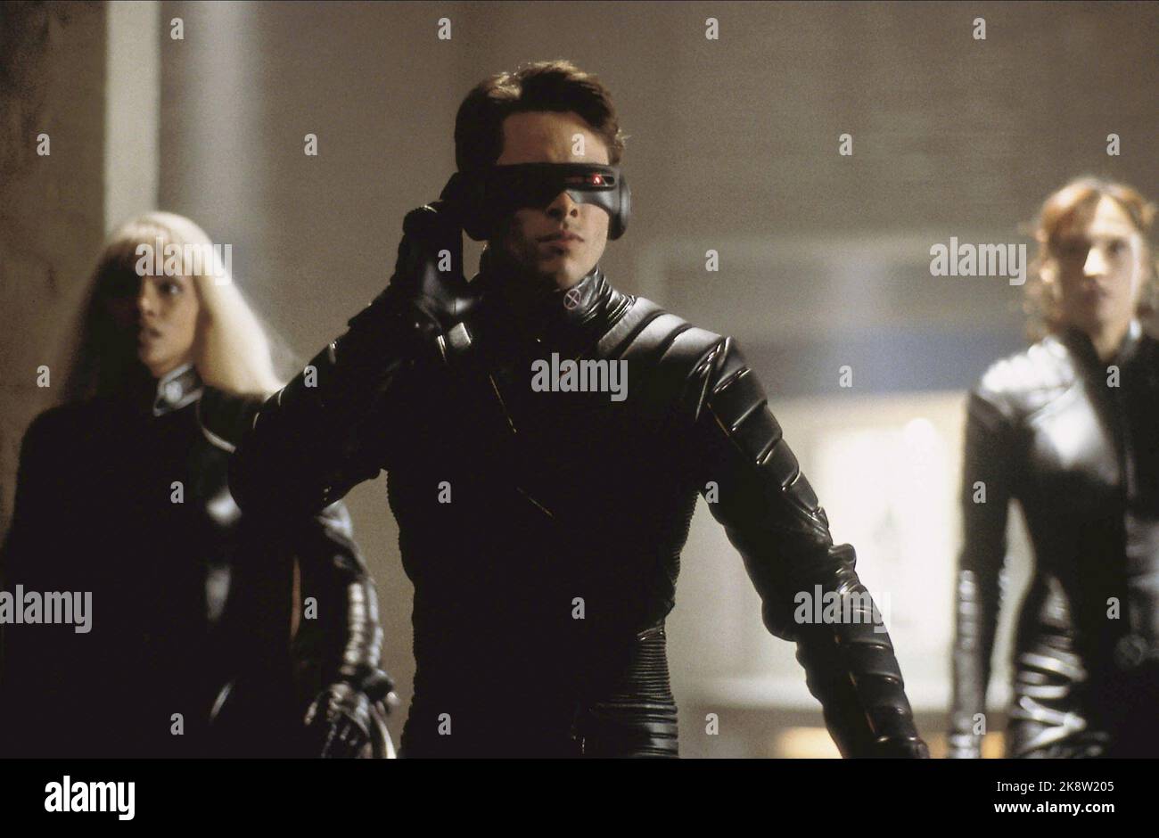 Halle Berry, James Marsden & Famke Janssen Film: X-Men (USA 2000) Characters: Ororo Munroe,Scott ...