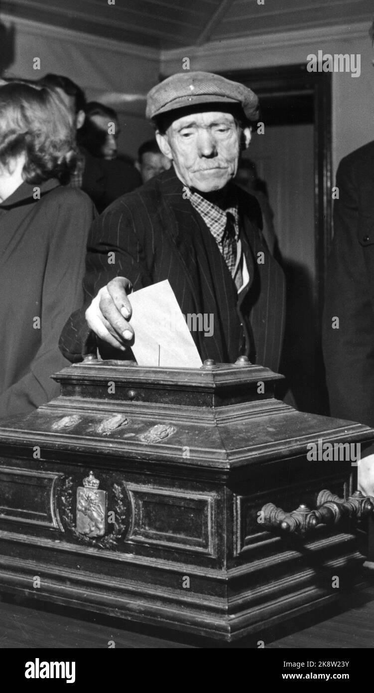 Aremark 19531012 The Storting elections 1953. Here from the polling ...