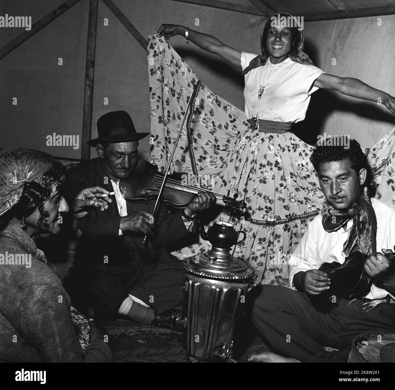 Gypsy men hi-res stock photography and images - Alamy