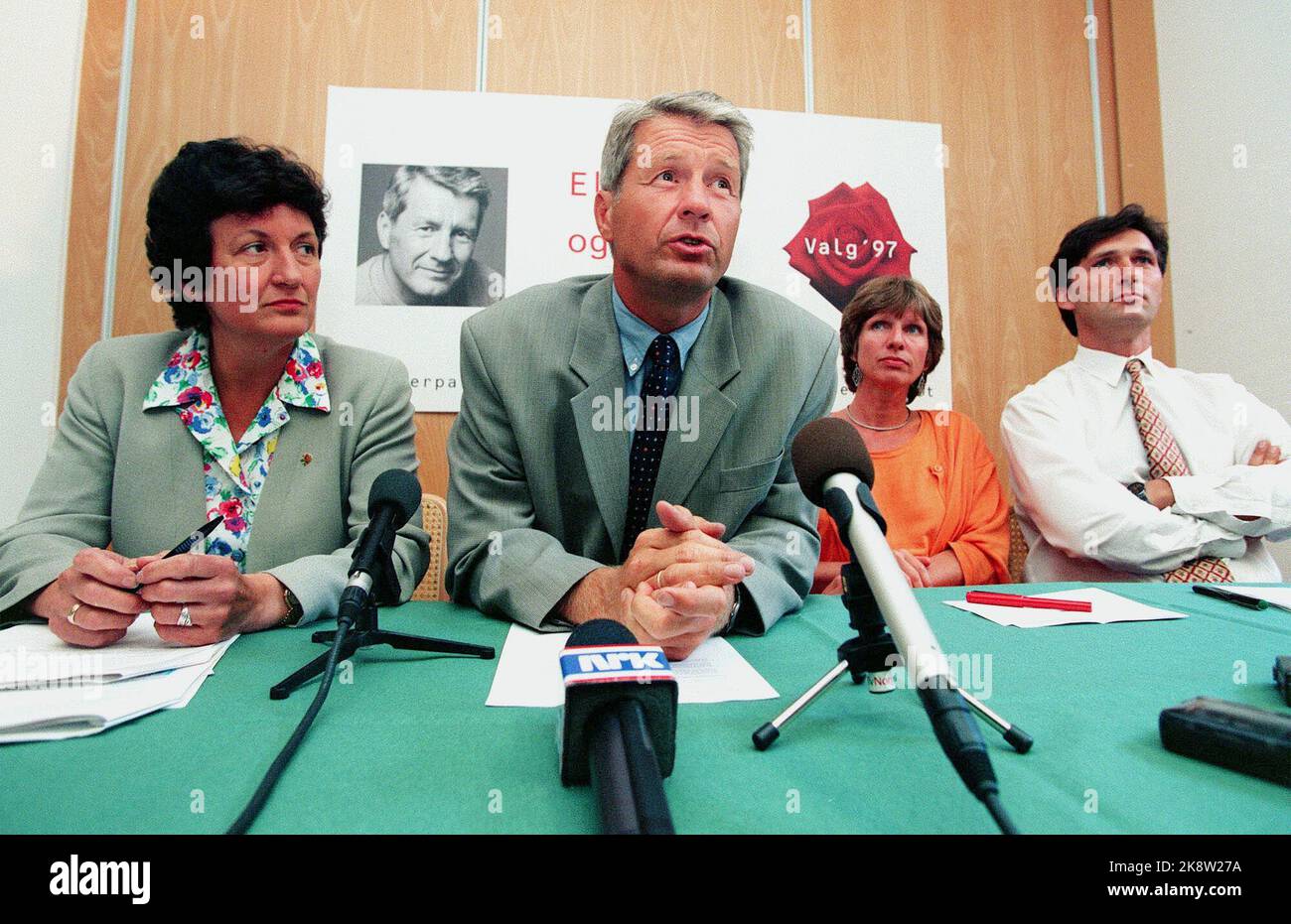 Helge hansen ntb press conferences hi-res stock photography and images ...