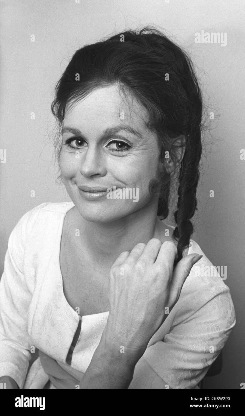 Oslo 19701128. Actor Thea Stabell has broken the wall of acting naked ...