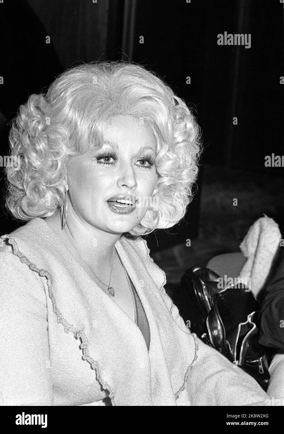 Oslo 19781102. Country and western star Dolly Parton lined up for the ...