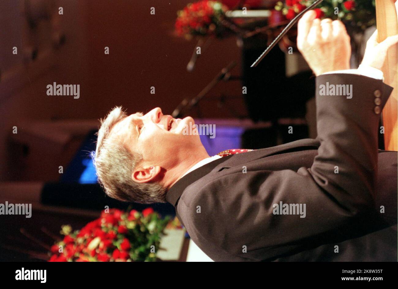 Knut falch scanfoto ntb national meetings alone profile portrait hi-res stock photography and ...