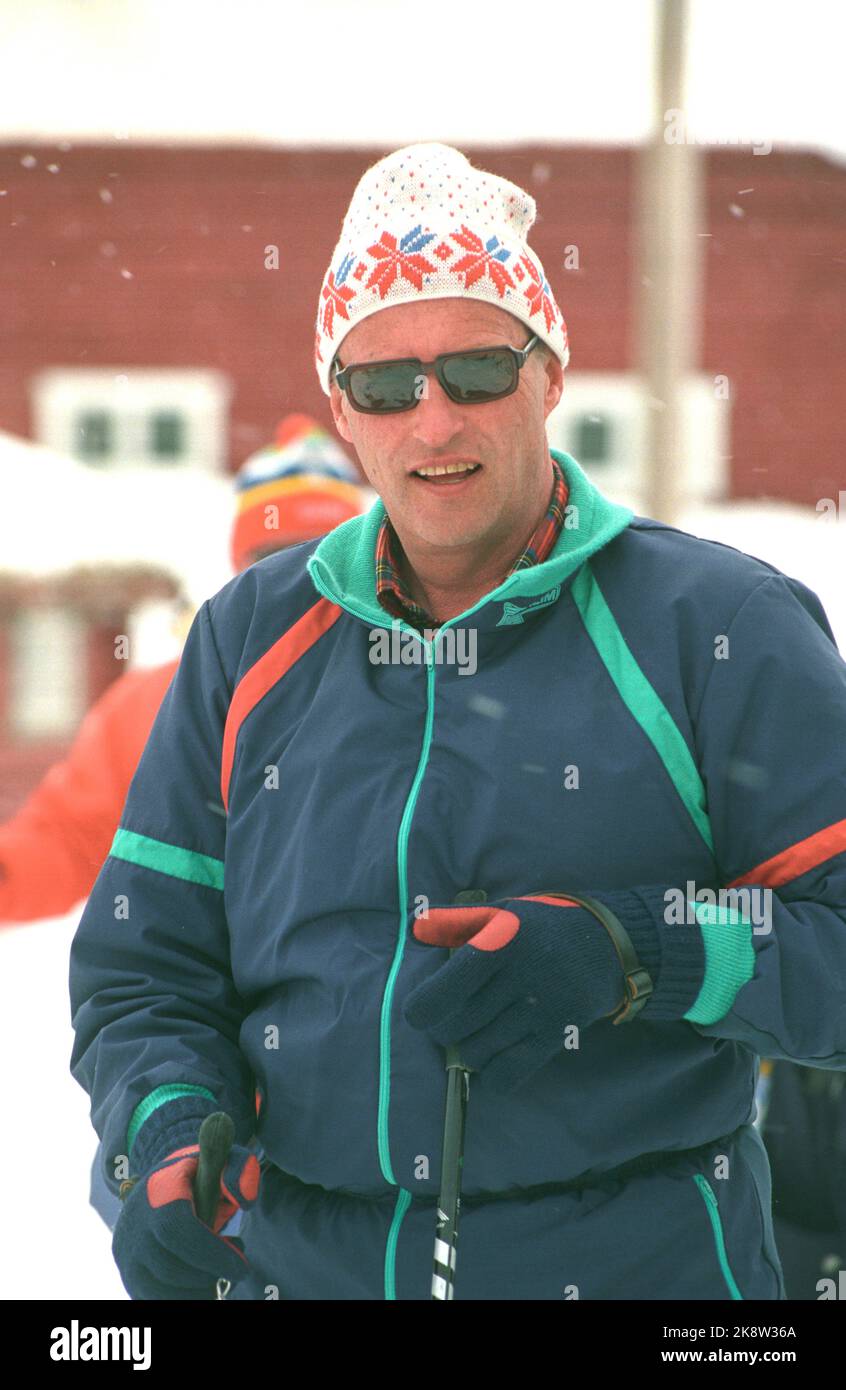 Terje bendiksby ntb the norwegian royal house alone portrait hi-res stock photography and images ...