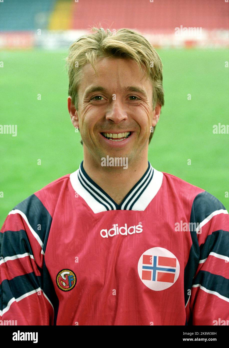 Knut falch ntb soccer happiness alone portrait hi-res stock photography and images - Alamy