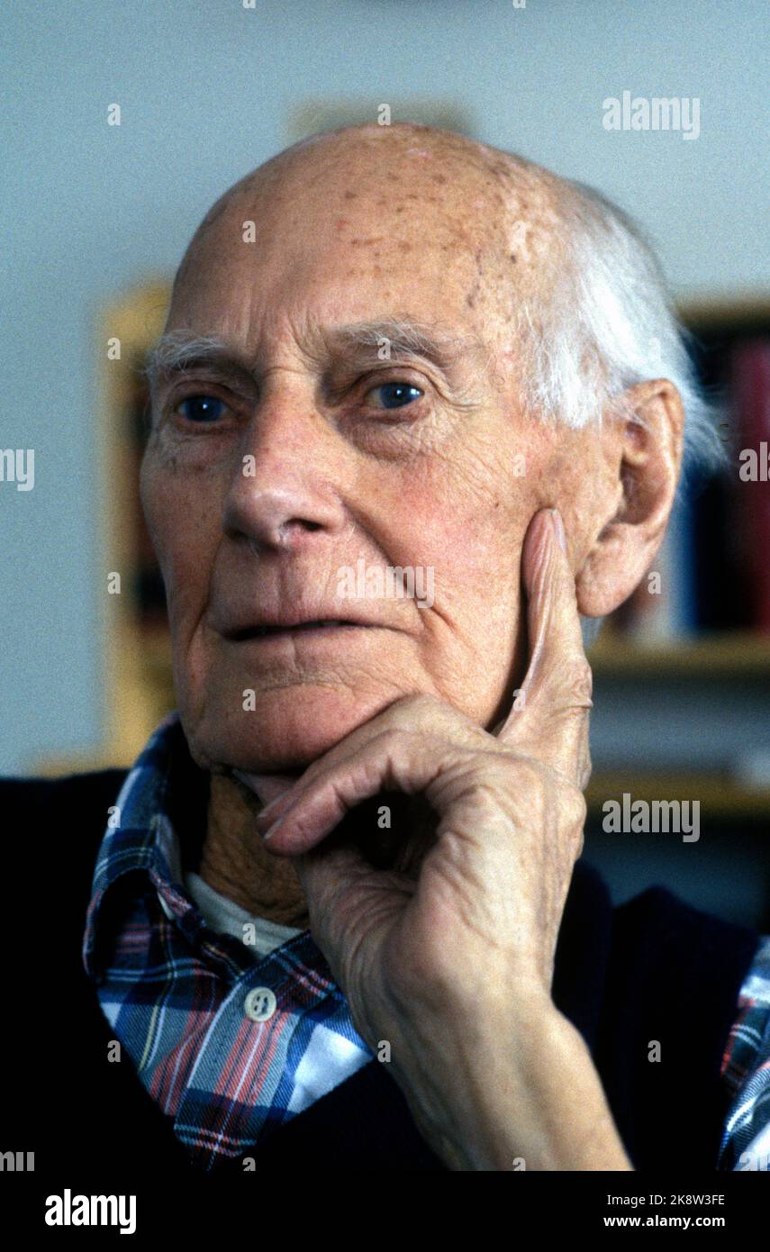 Portrait he turns 90 on may 10 hi-res stock photography and images - Alamy