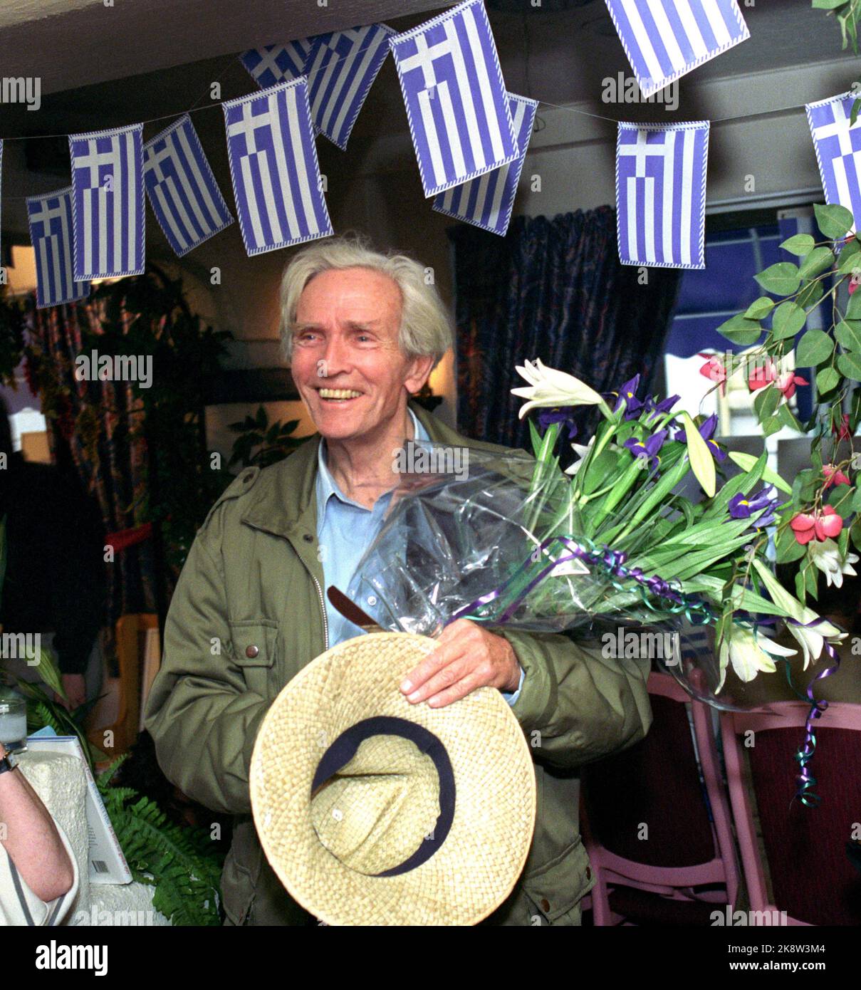 Ingar johansen scanfoto ntb happiness hats hi-res stock photography and ...