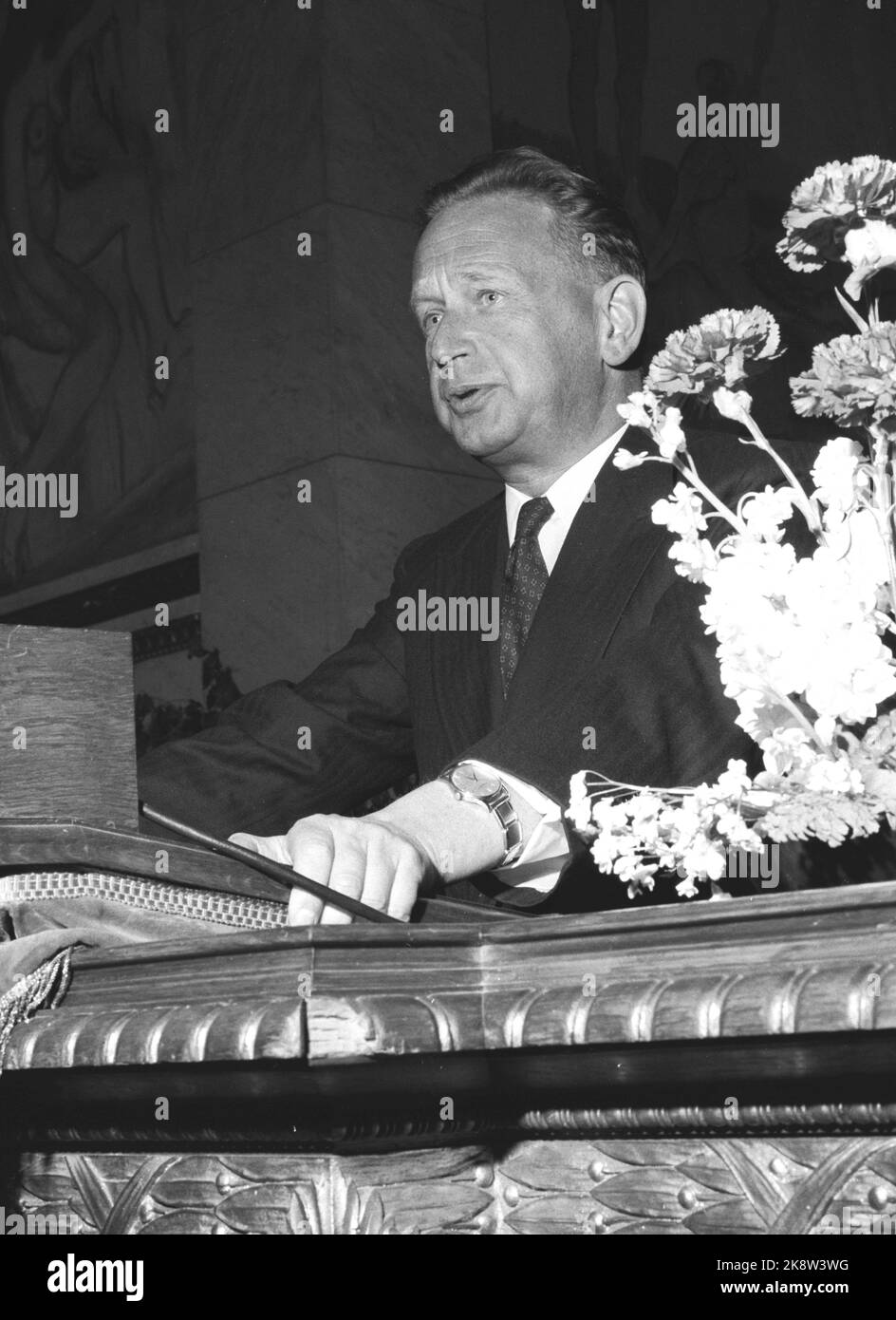 Oslo 19580614. UN Secretary General Dag Hammarskjøld is on its first ...