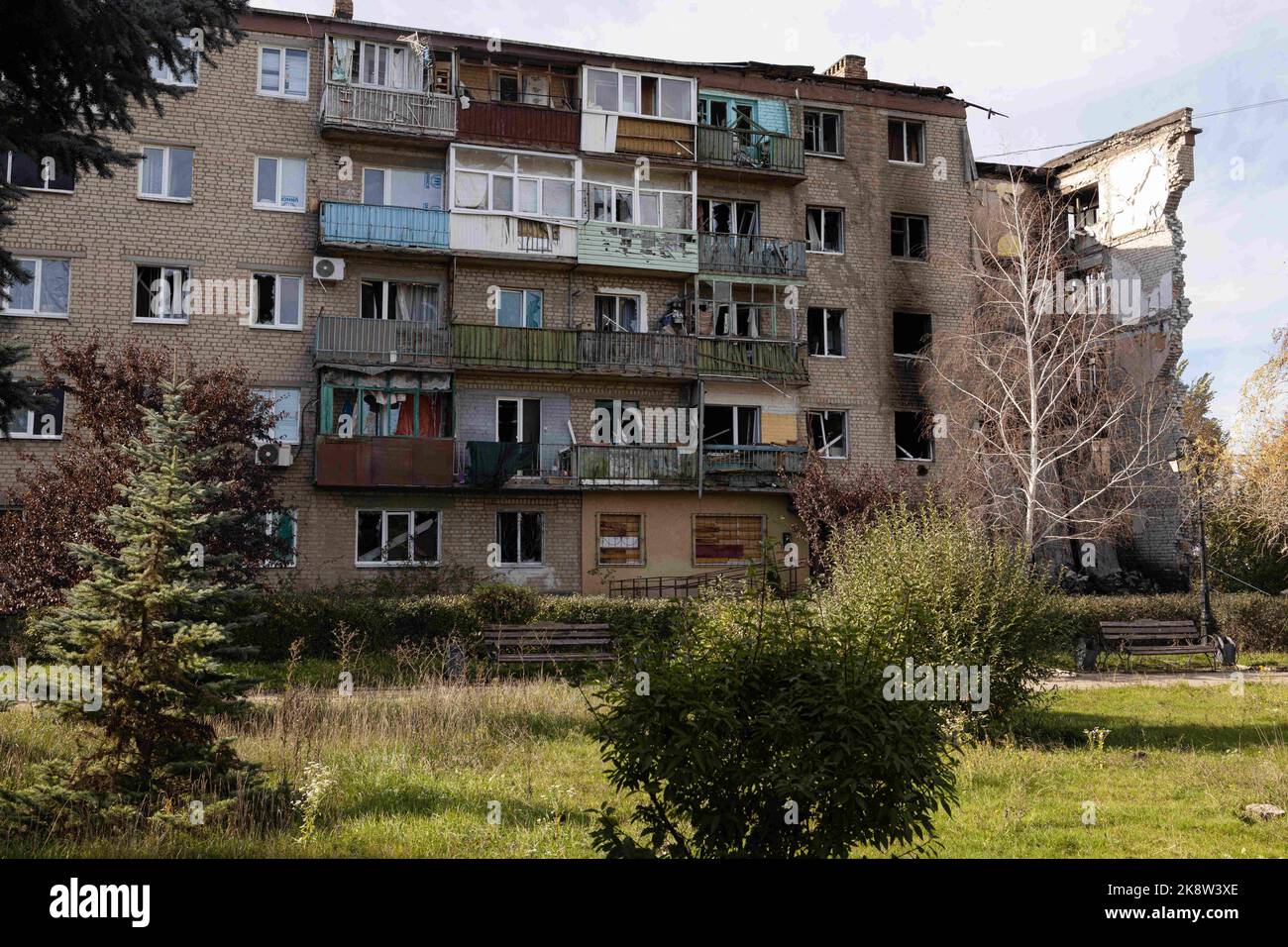 Bakhmut, Ukraine. 19th Oct, 2022. A destroyed building following ...