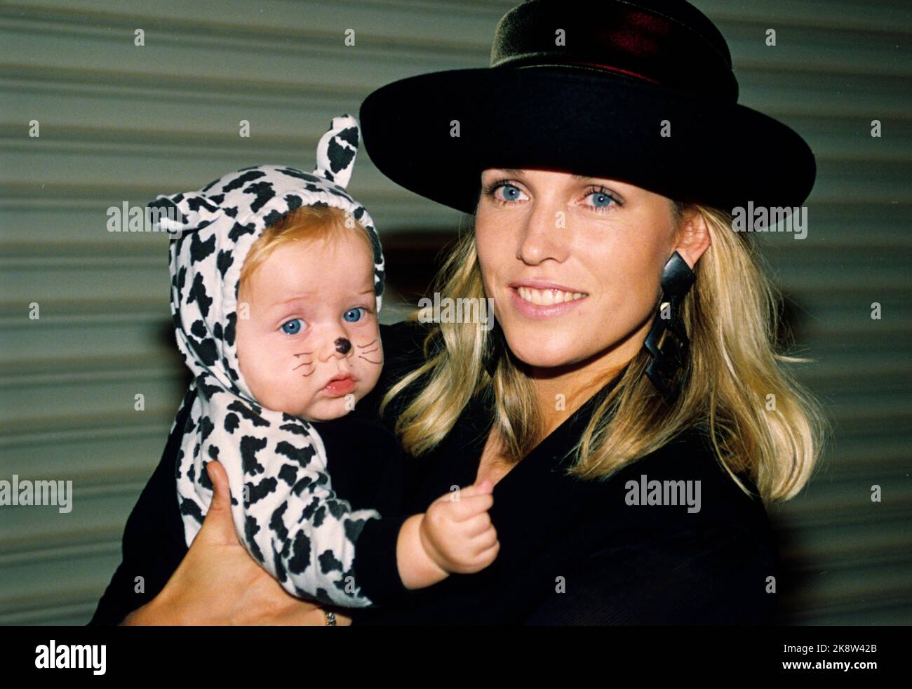 Agnete brun ntb hats fashion makeup children costumes families hi-res ...