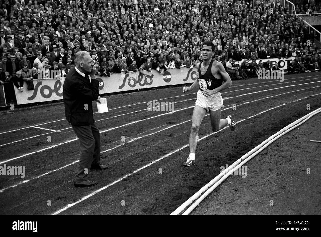 Oslo 19650714. Athletics: Australian Ron Clarke on his way to beating ...