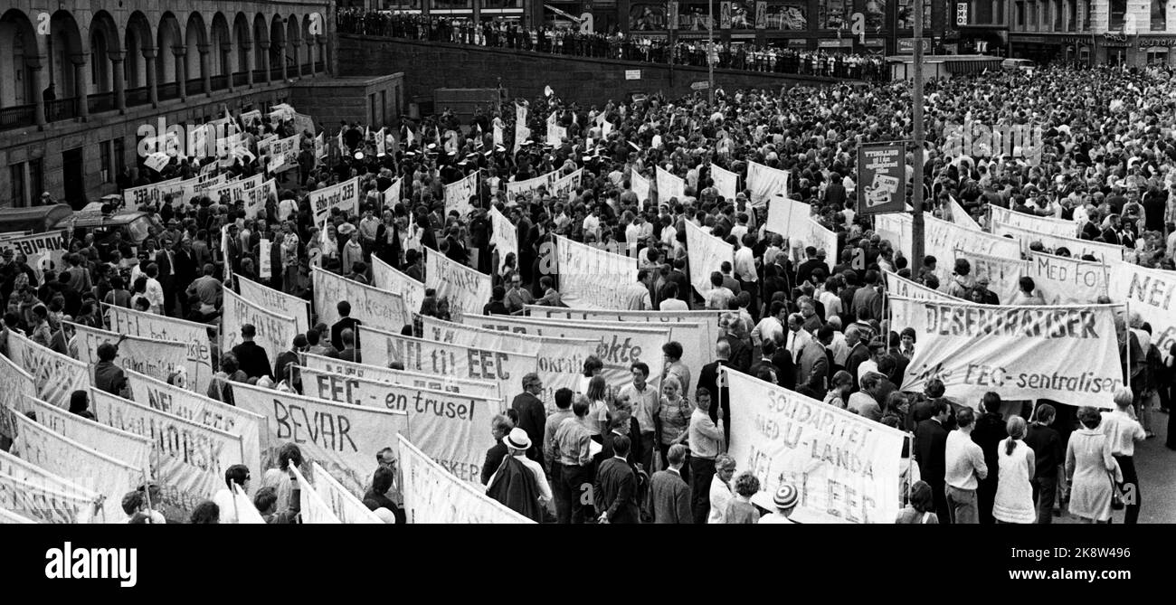 Oslo 19710607 Demonstration trains against the EEC / Common Market. One ...