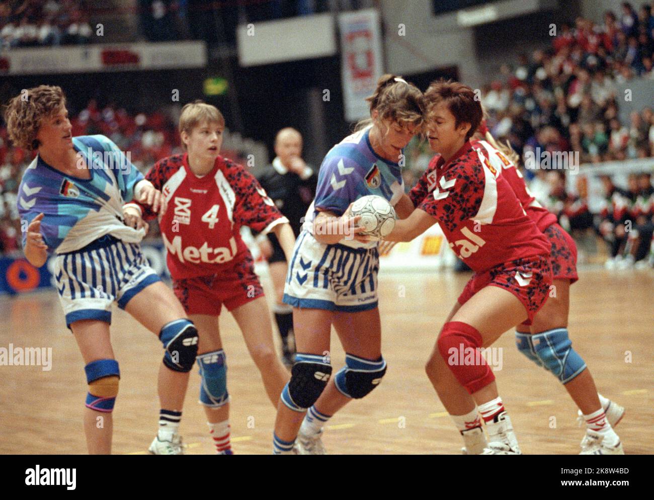 Oslo 19931205. World Cup in handball, women in Oslo Spectrum. Denmark ...