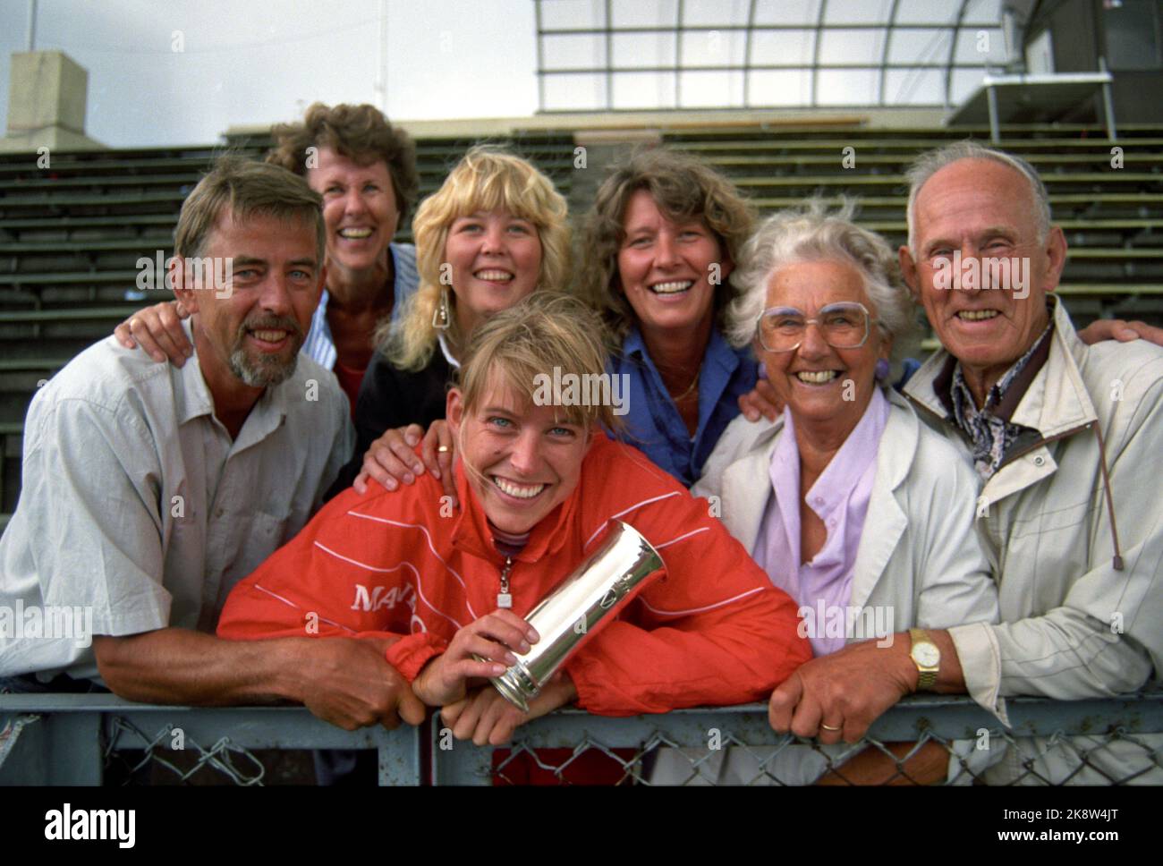 199008 hanne haugland middle photographed with her family hi-res stock ...